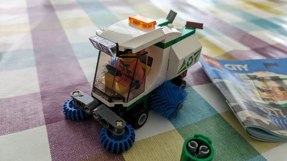 LEGO Strassenkehrmaschine 60249, LEGO City (Gebraucht) in Staufen für ...