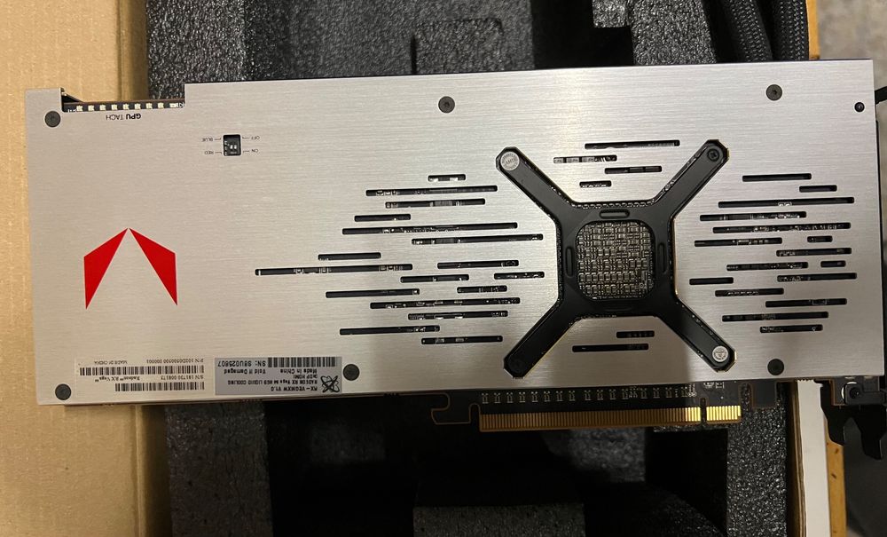 RADEON RX Vega 64 8GB LIQUID COOLING | Kaufen auf Ricardo