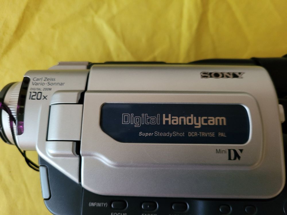 Sony Handycam DCR-TRV 15 E (Gebraucht) in Chur für CHF 65 – mit Lieferung auf Ricardo kaufen