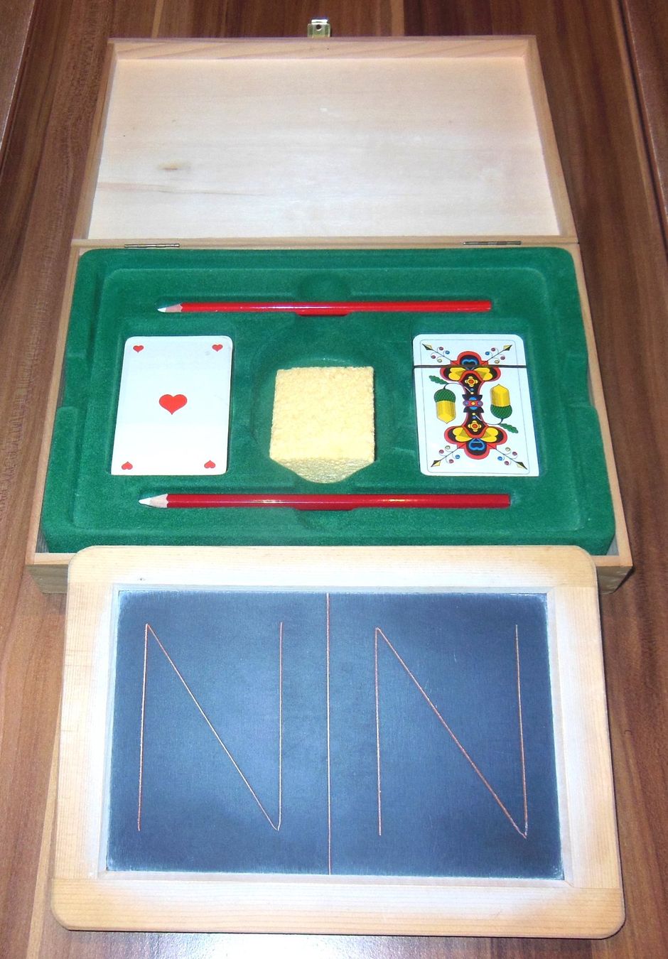 Jass Set in schöner Holz Box " Schweizer Familie " (Gebraucht) in ...