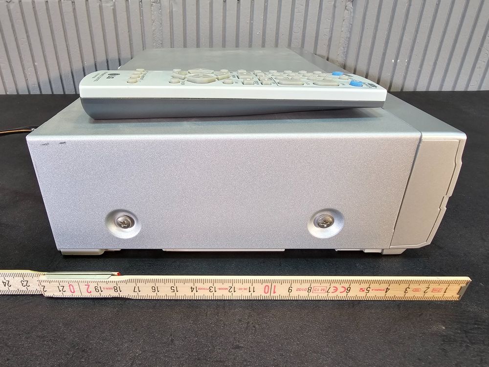 LG 2008 VHS Video Cassette Recorder mit Fernbedienung (Gebraucht) in ...