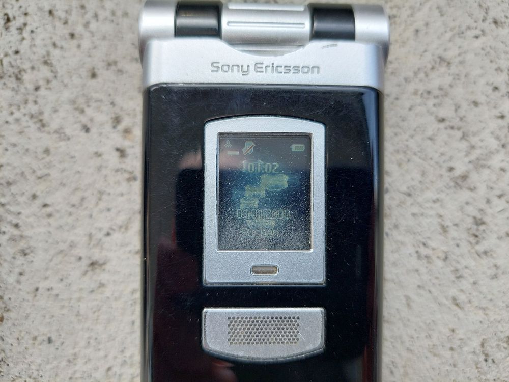 Sony Ericsson V800 funktionsfähig und mit Ladegerät (Gebraucht) in ...