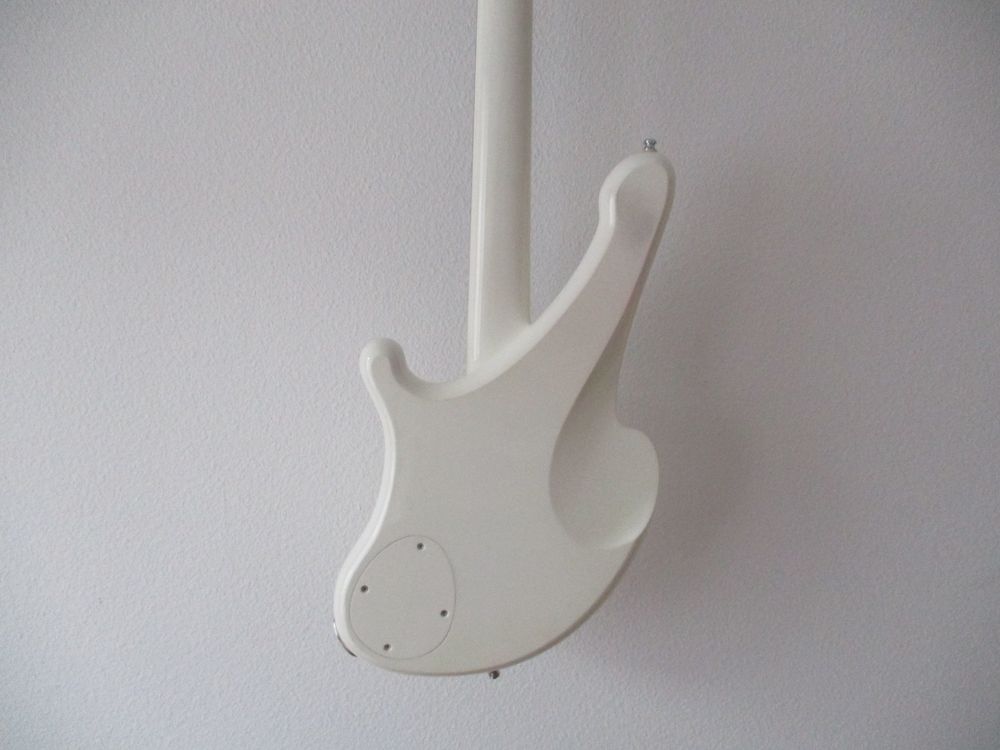 R.Low Vaughn Panzer Bass Guitar + Ashdown Studio 15" Amp | Kaufen auf ...