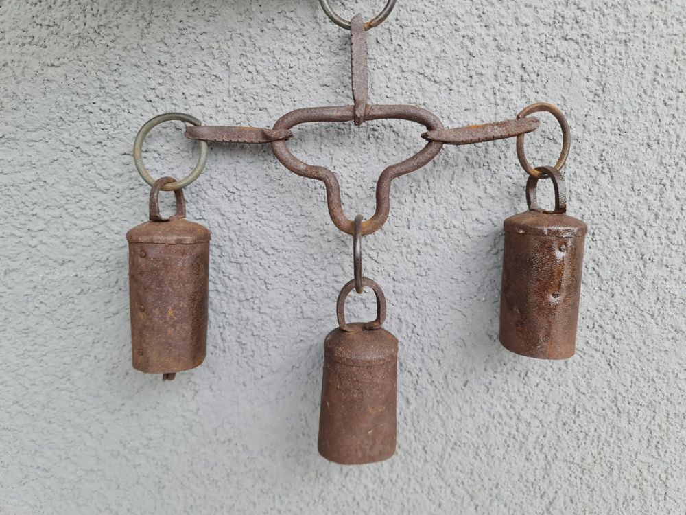 Alte Vieh-Glocken Dreiergruppe Eisen Hakenstruktur (Gebraucht) in ...