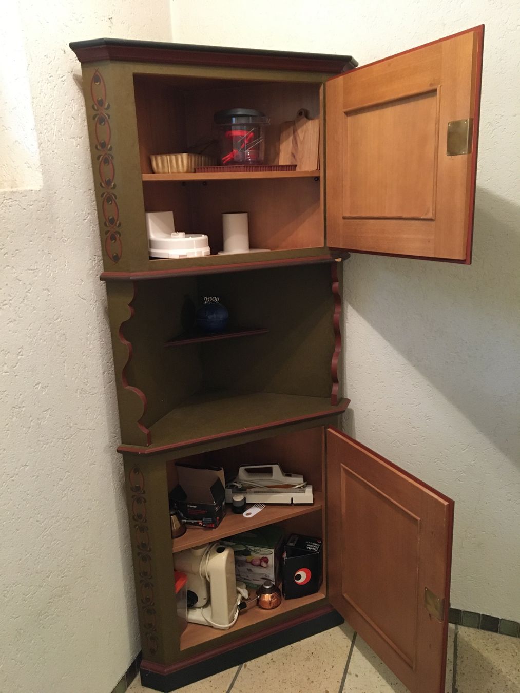Buffet d'angle et bahut en bois (Gebraucht) in Vufflens-le-Château für ...
