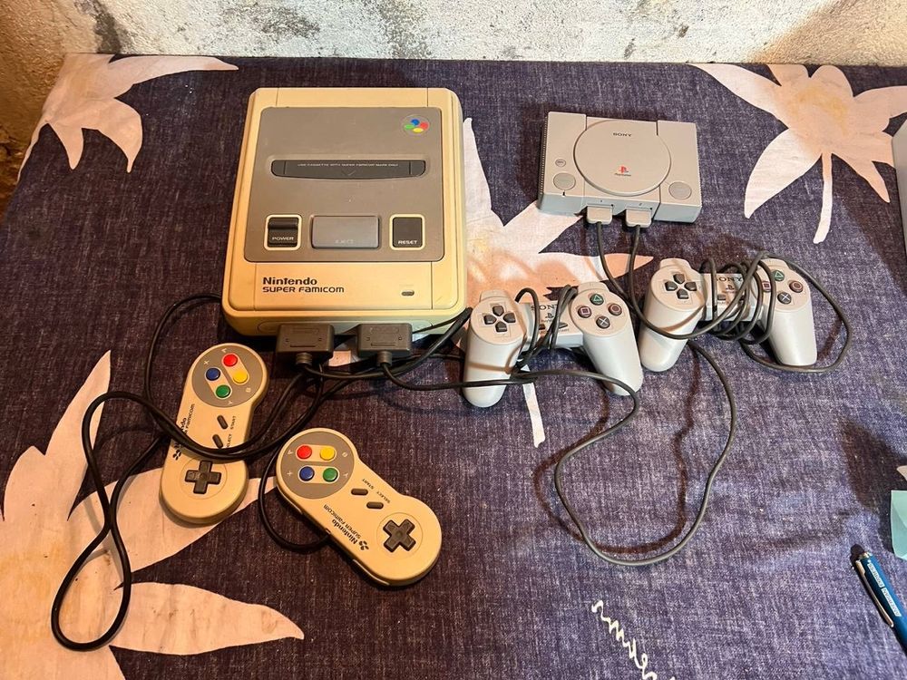 Nintendo Super Famicom & Sony PlayStation Konsole-Ohne Kabel (Gebraucht ...
