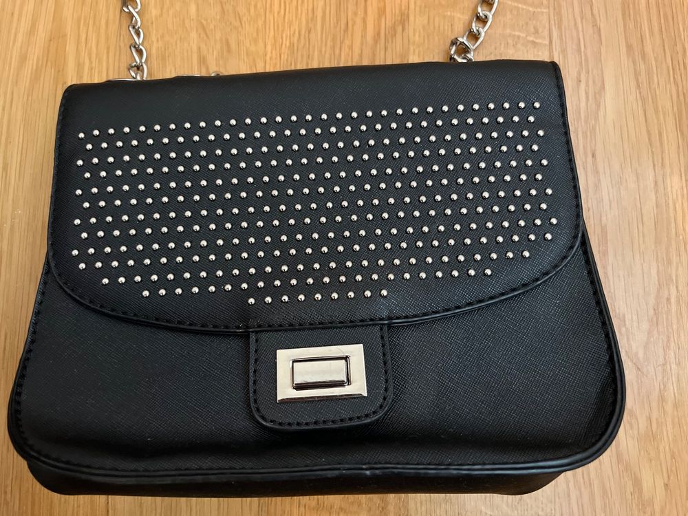 Schwarze Handtasche Mit Nieten