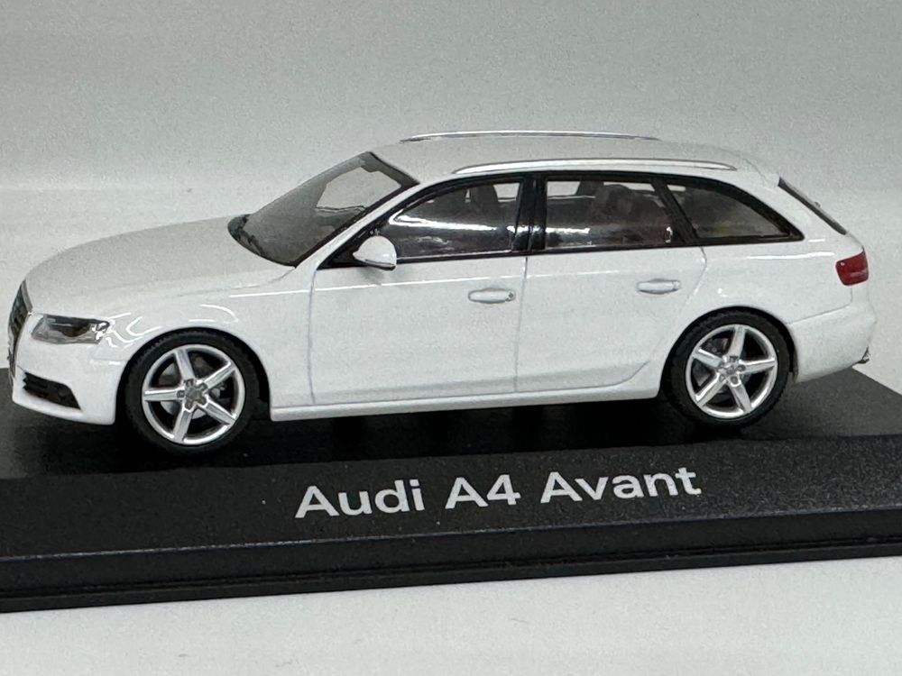 Audi A4 Avant weiss 1:43 Minichamps (Neu und originalverpackt) in ...
