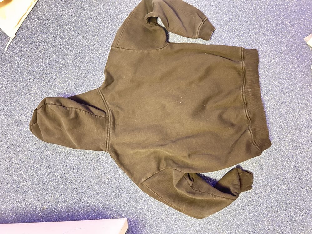 Schwarzer Zip Hoodie (Gebraucht) in Vitznau für CHF 40 – mit Lieferung auf Ricardo kaufen