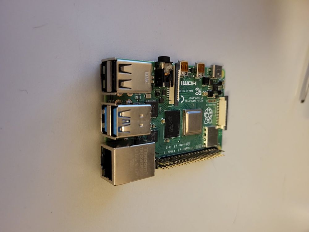 Raspberry Pi 4 4G Model B (Gebraucht) in Neuenegg für CHF 149 – mit ...