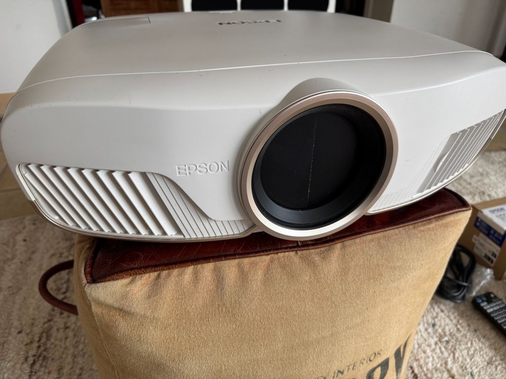 Epson EH-TW9400W 4K-Beamer mit Epson Wireless HD-Transmitter (Gebraucht ...