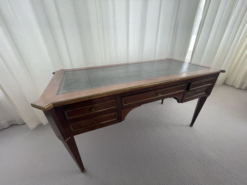 Vintage Leather Top Desk - Chic Home Office Furniture! (Gebraucht) in ...