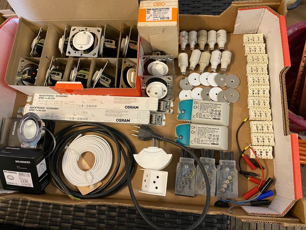 Div. Elektromaterial ( Paket Nr 172) (Gebraucht) in Beckenried für CHF ...
