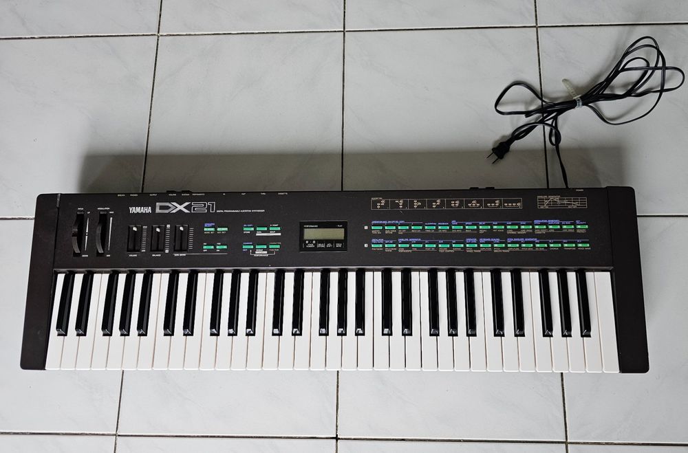 Yamaha DX-21 original vintage bi-timbral FM Synthesizer MIDI (Gebraucht) in Rohrbach für CHF 290 ...