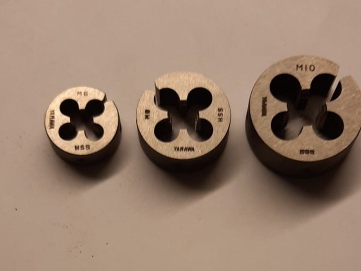 Schneideisenhalter mit Schneideisen in 3 Grössen (Gebraucht) in Amriswil für CHF 24 – mit ...