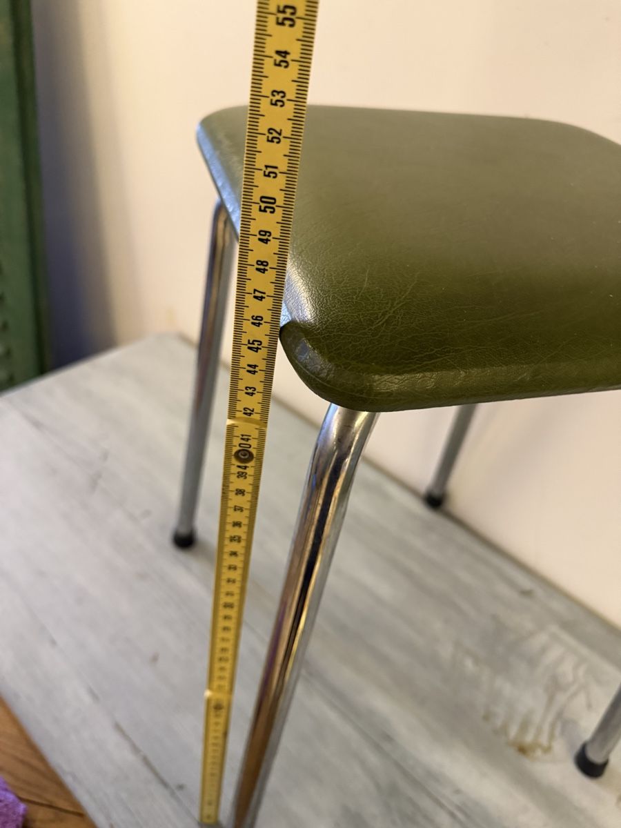 Retro Hocker mit Olivgrünem Bezug und Chrom Beinen! (Gebraucht) in ...