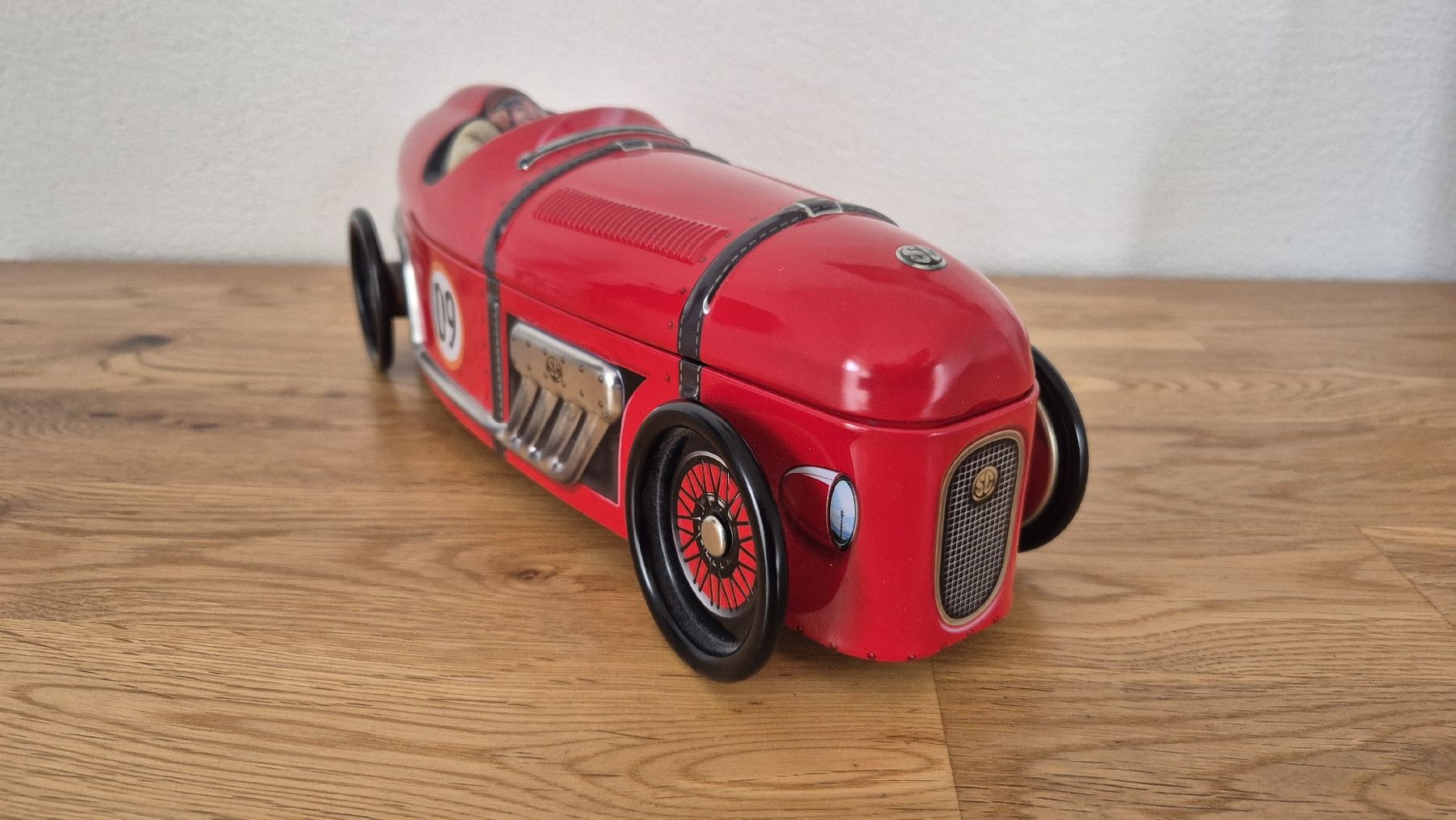 Blech-Keksdose im Rennauto Design "Silver Crane Designs" (Gebraucht) in ...