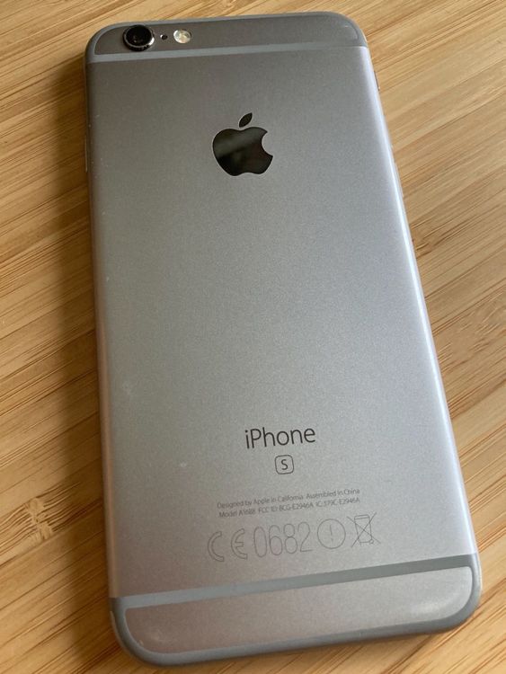 iPhone 6s, 128 GB, Display hat Risse (Defekt) in Zürich für CHF 48 – mit Lieferung auf Ricardo ...