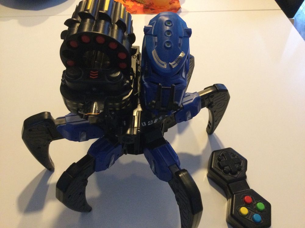 Combat Creatures Stryder Roboter ändlich wie die von Nerf (Gebraucht ...