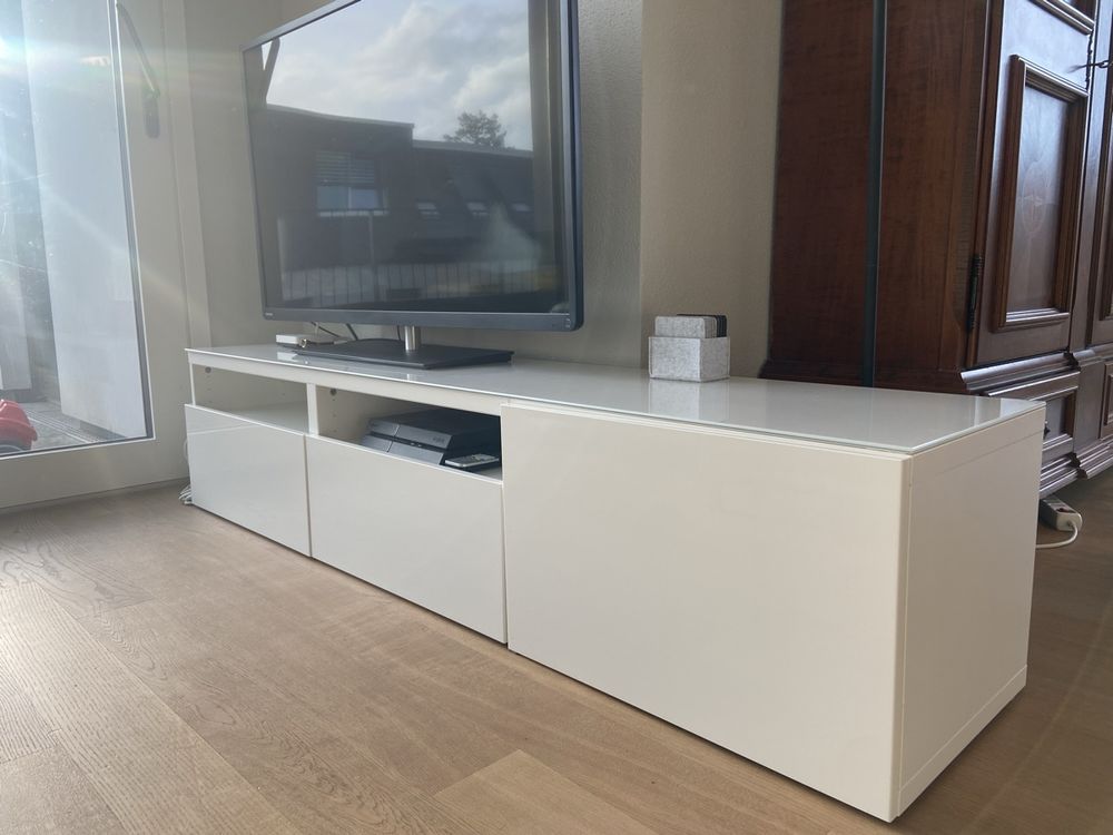 TV Board weiss (Gebraucht) in Zürich für CHF 80 – nur Abholung auf ...