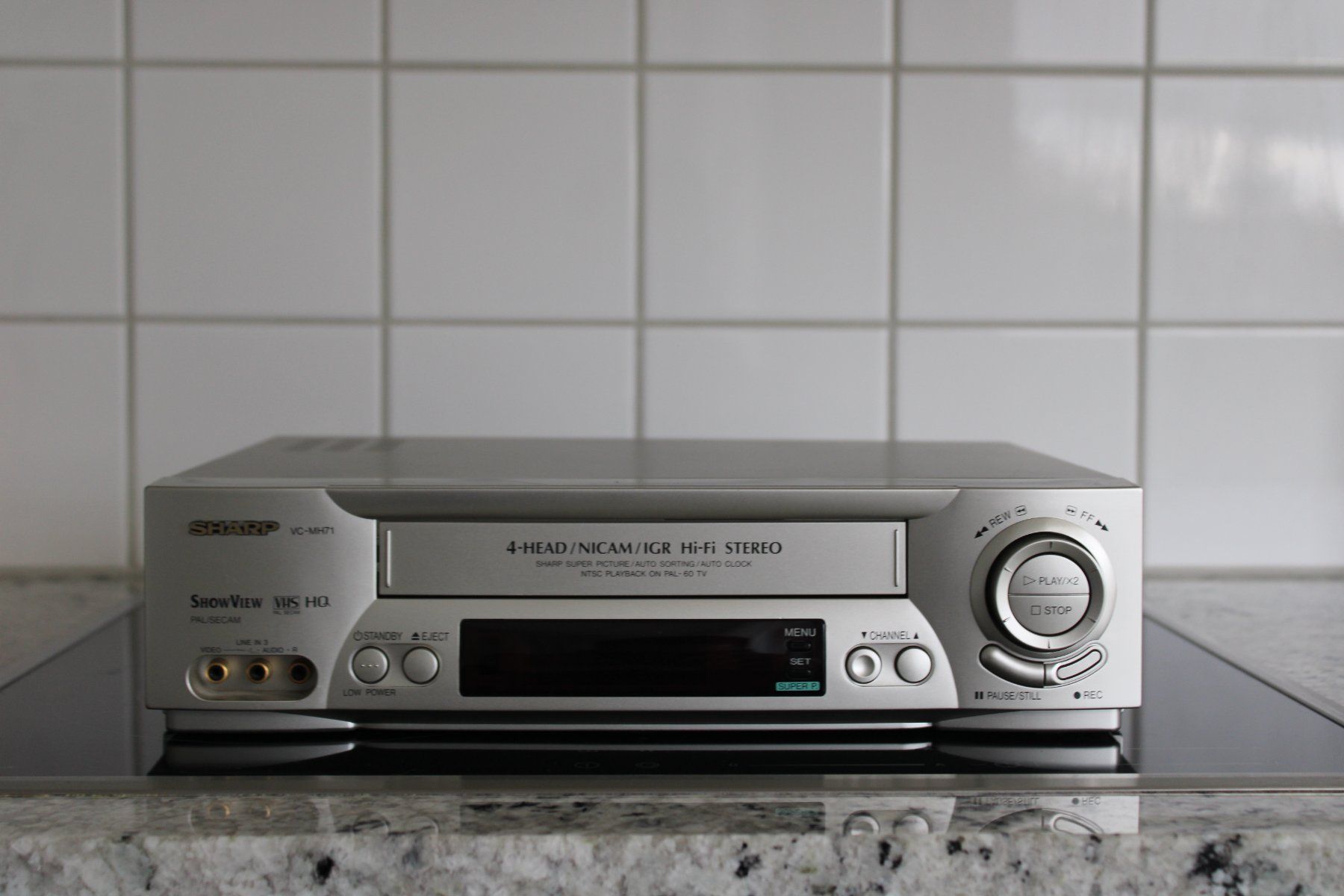 Sharp VC-MH71 Videorecorder VHS HQ - Nostalgie pur! (Gebraucht) in Zürich für CHF 60 – mit ...