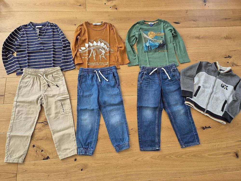 Kleiderset Gr. 104-110 (Gebraucht) in Sins für CHF 20 – nur Abholung auf Ricardo kaufen