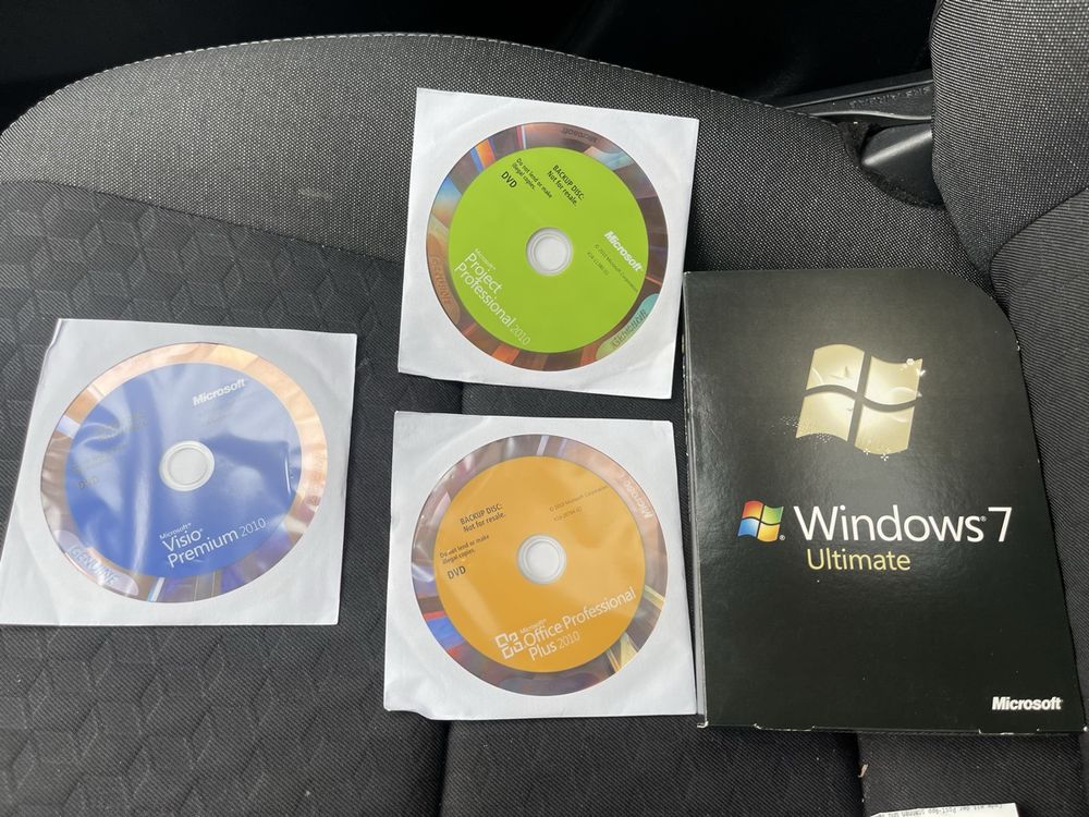 Windows 7 Ultimate + Office 2010 Professional Plus DVDs (Gebraucht) in ...