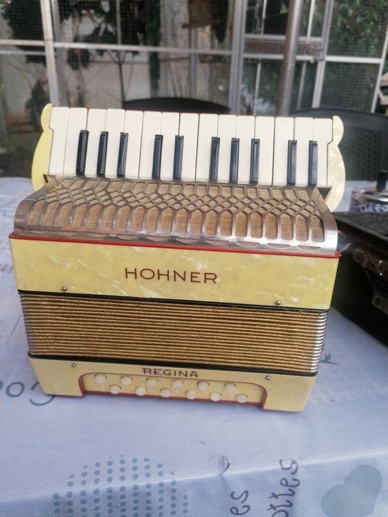 Mini klavier orgeli. Hohner Regina (Gebraucht) in für CHF 100 – nur ...