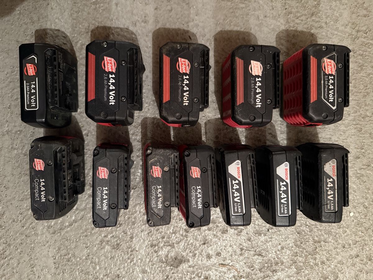 12 x Bosch Akkus 14.4V funktionieren alle einwandfrei (Gebraucht) in St ...