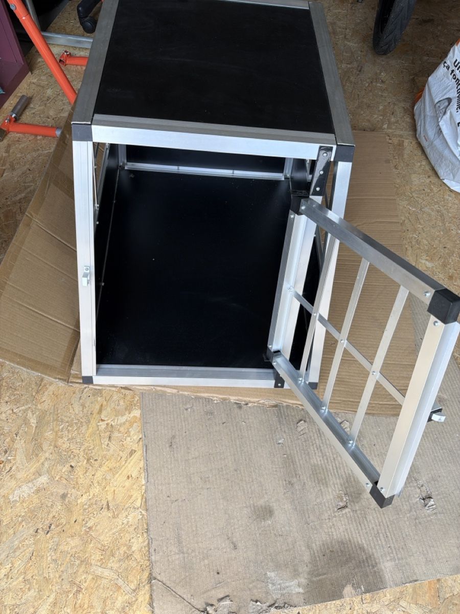 Hunde Transportbox aus Alu, Top Zustand, günstig! (Neu (gemäss ...