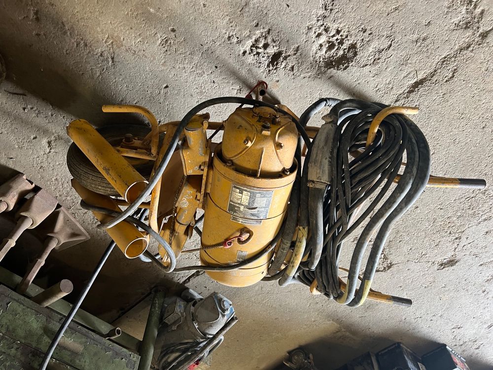 Betonumformer mit Beton fibrier Nadel zu Bagger (Gebraucht) in ...