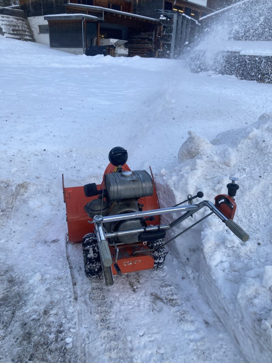 Schneefräse Universal mit MAG 10 HP Motor (Gebraucht) in Fideris für ...