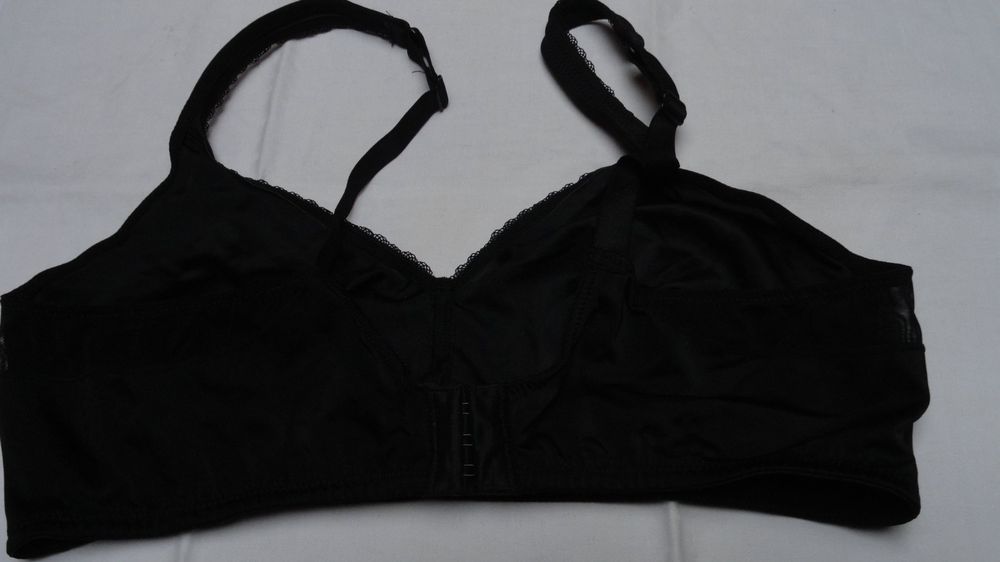 Bh Jolinesse Gr. 90C Schwarz (Gebraucht) in Gstaad für CHF 8 – mit ...