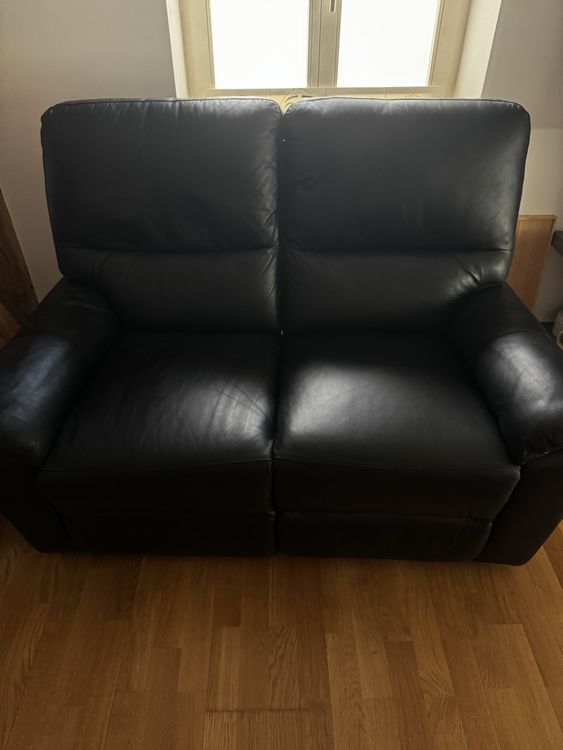 Schwarzes 2er Sofa mit liege Möglichkeit | Kaufen auf Ricardo