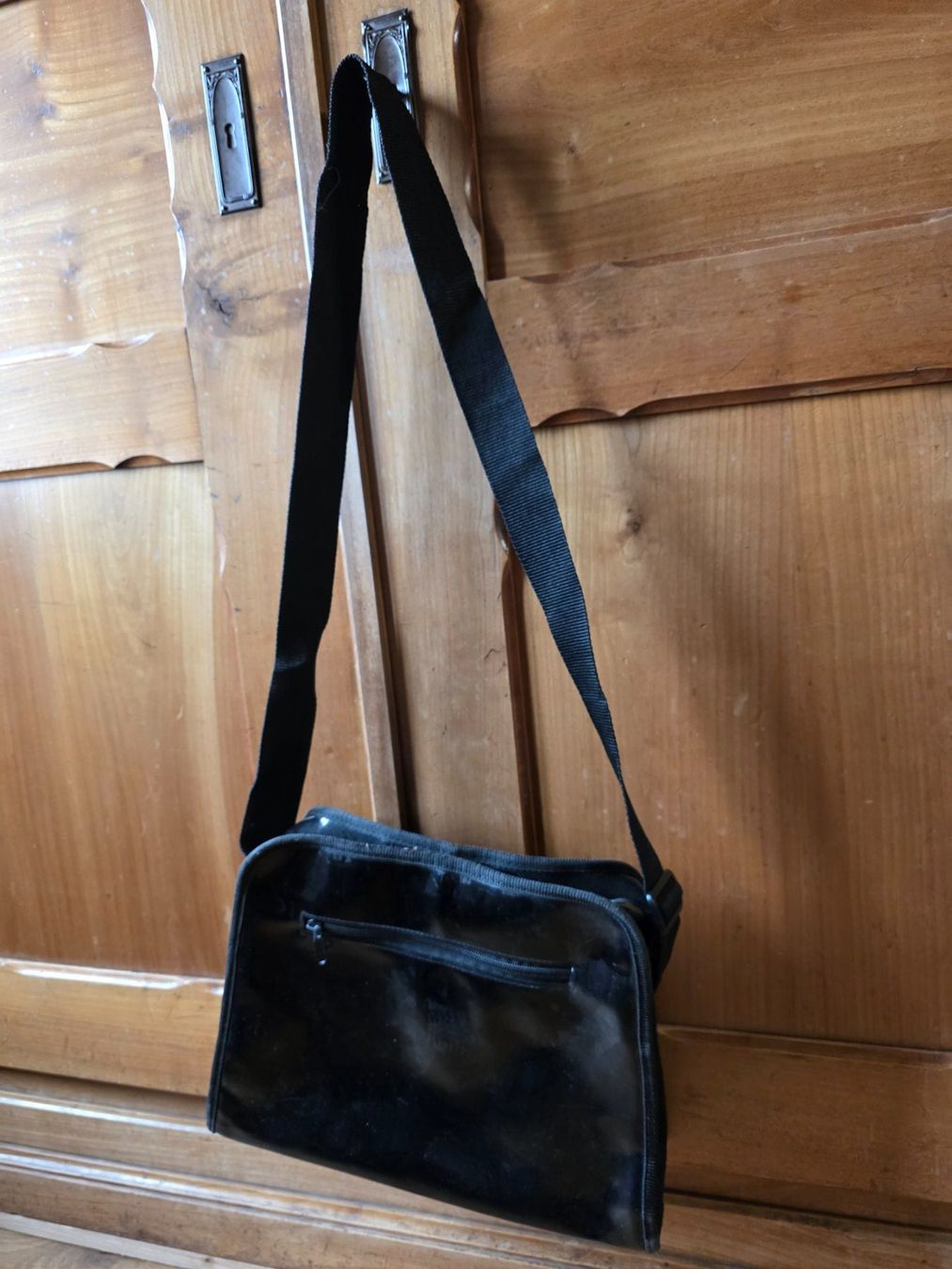 Lack Hand Tasche Umhänge Beutel by Zanotti (Gebraucht) in Walterswil BE ...