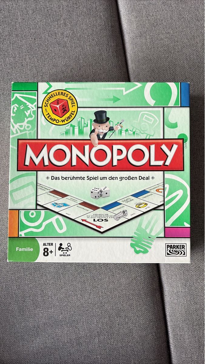 Classic Monopoly Board Game - Family Fun for Everyone! (Gebraucht) in ...