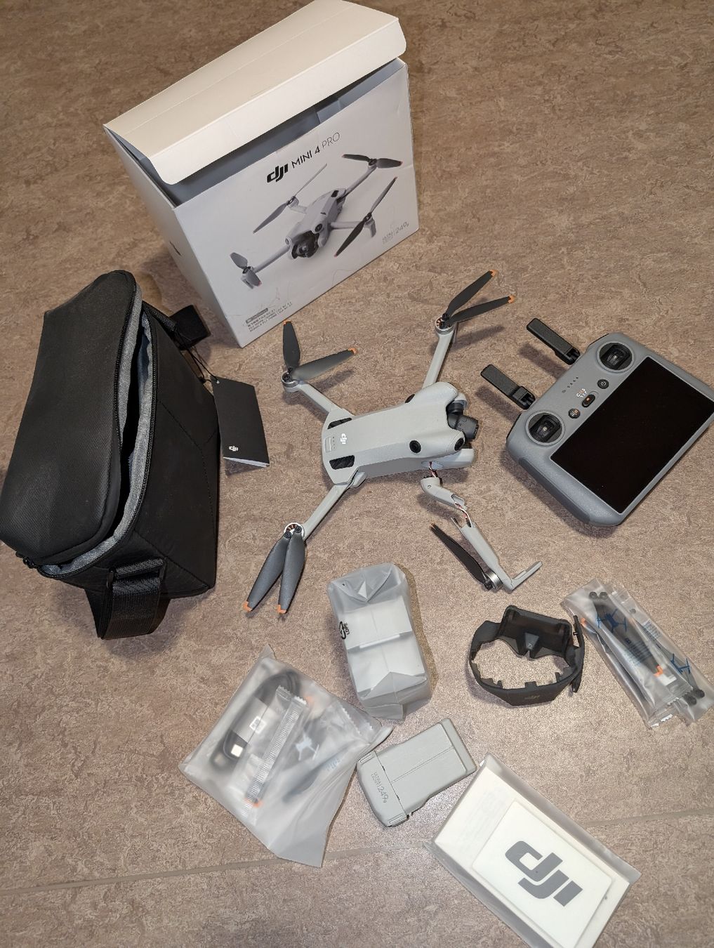 DJI Mini 4 Pro Drone - Fly More Combo - Wing Broken (Defekt) in Zürich ...