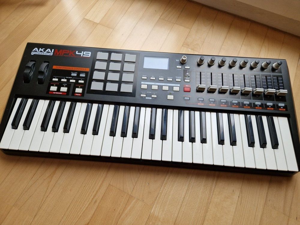 Akai Professional MPK49 - USB / MIDI Keyboard - 49 Tasten (Gebraucht ...
