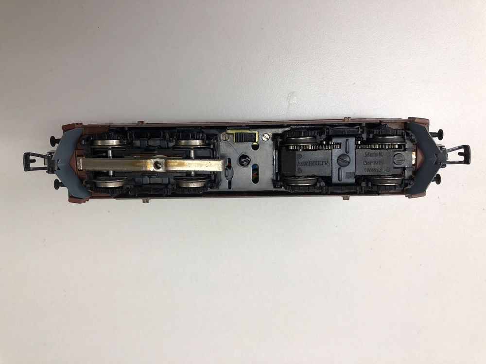 Märklin E-Lok BLS Ae 4/4 (Chassis von Märklin, Gehäuse??) (Gebraucht ...