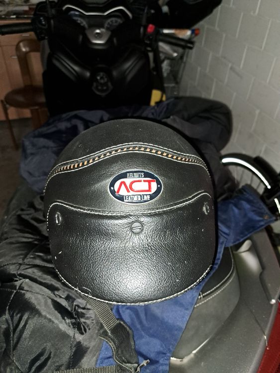 Alter Leder Motorradhelm (Gebraucht) in Jonschwil für CHF 50 – mit ...