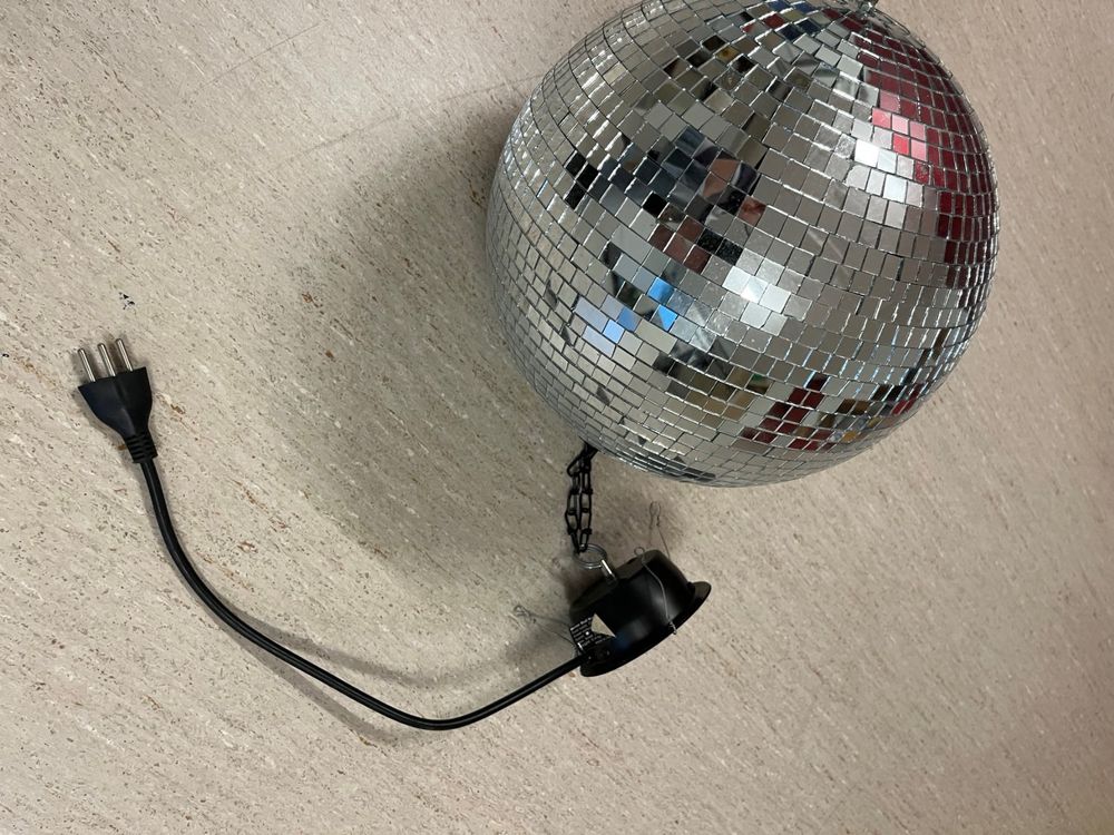 Discokugel mit Scheinwerfer (Gebraucht) in Strengelbach für CHF 40 ...