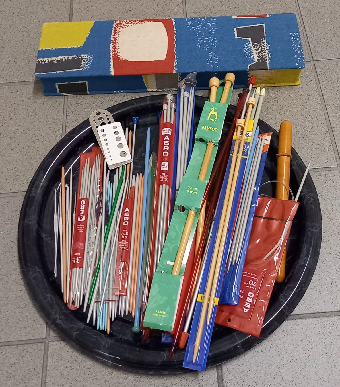 ALLERLEI AN *STRICKNADELN & CO.* PLUS BOX/UNTERLAGE 40CM-DM (Gebraucht ...