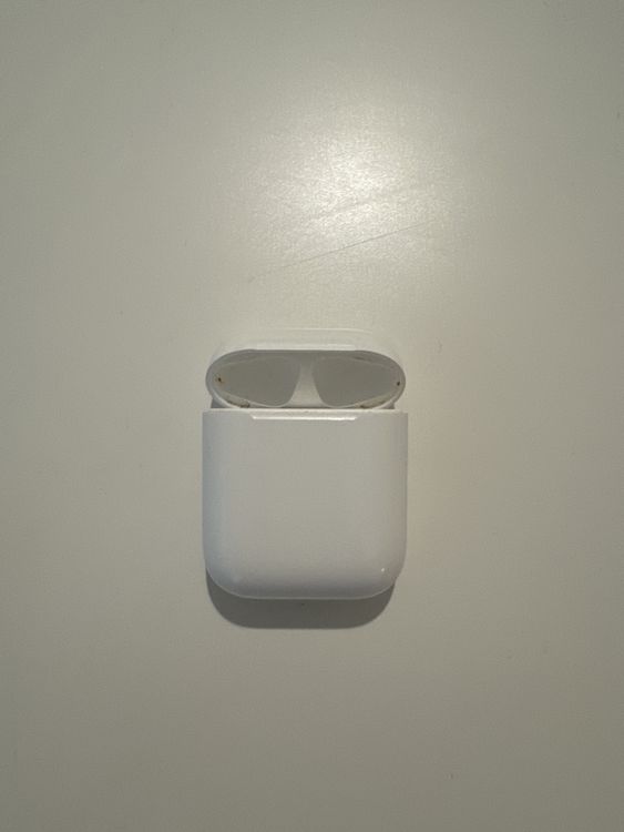 Boîte Airpods 2eme génération (Gebraucht) in Lausanne für CHF 21 – mit ...