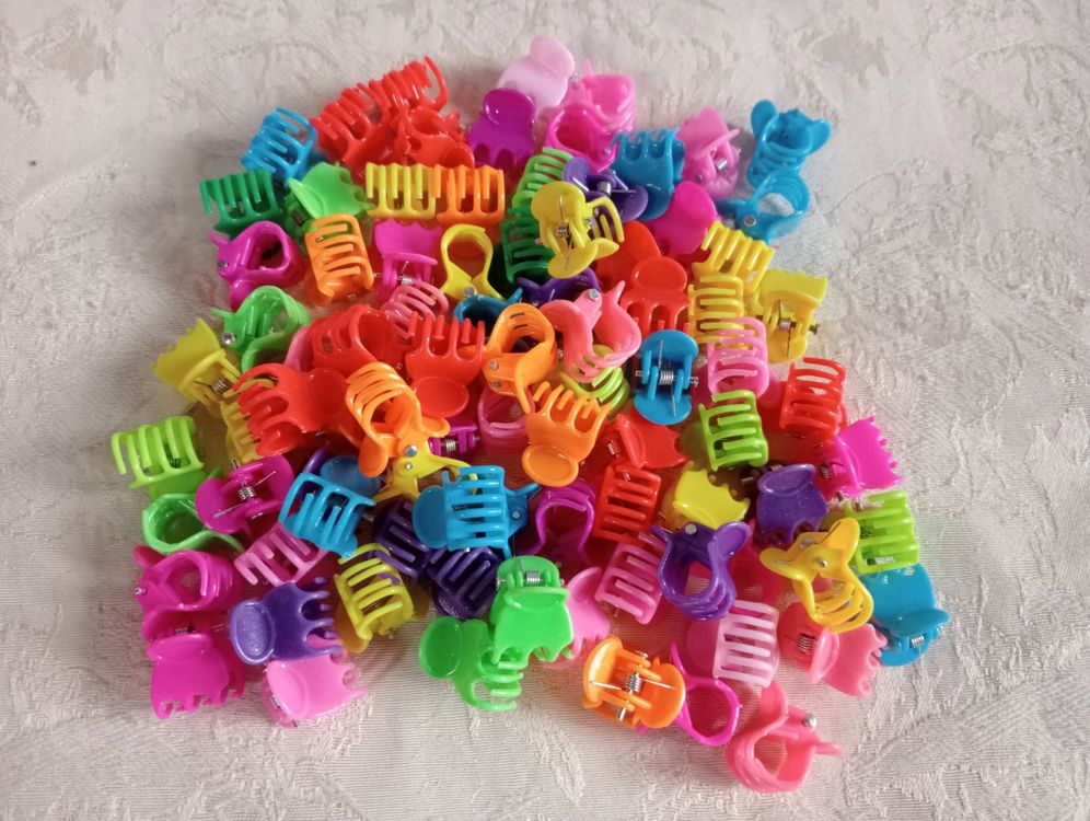 88 bunte Haarspangen Mini Haarclips Neu für Mädchen & Barbie (Gebraucht ...