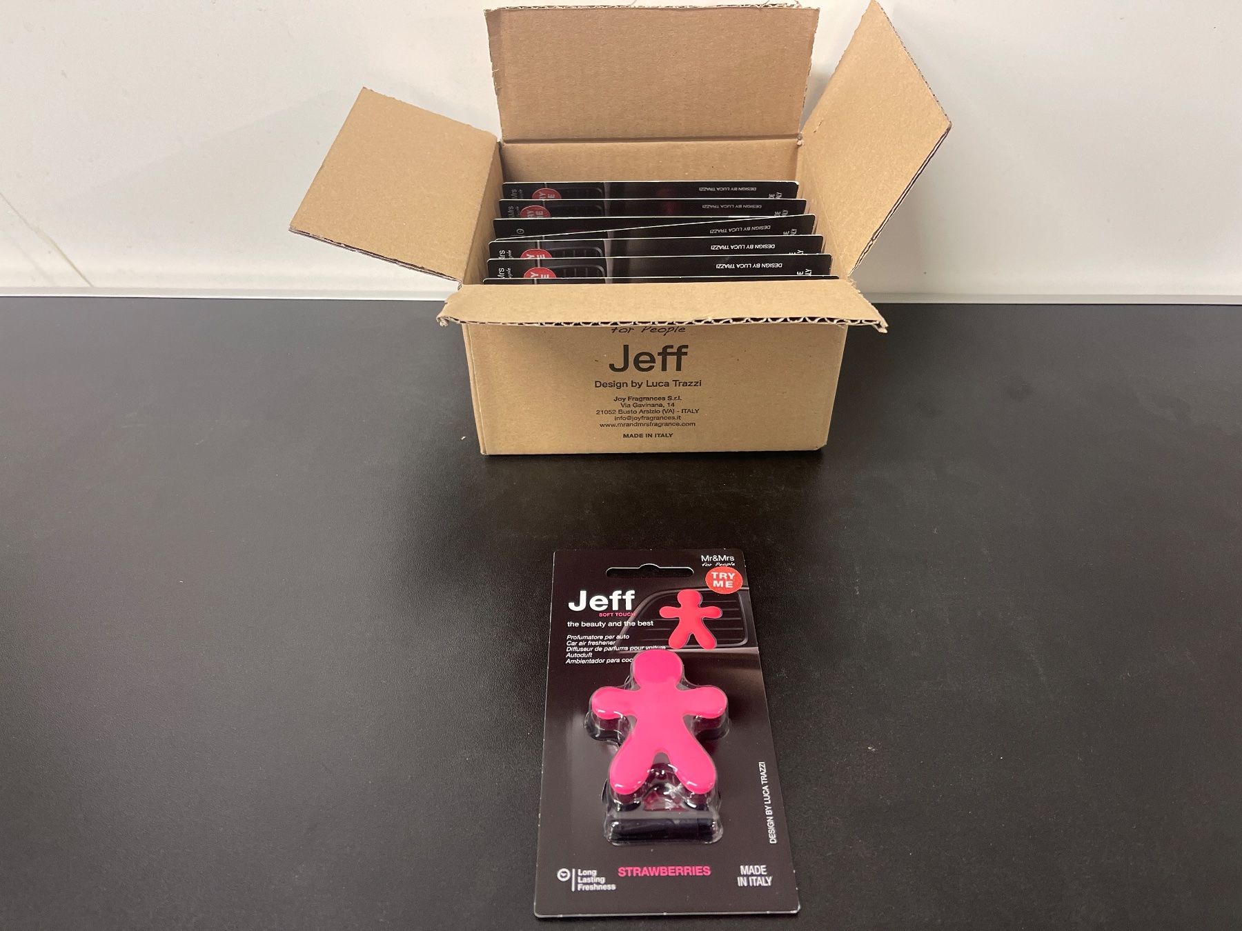 Neu Auto Duft Lufterfrischer Mr&Mrs Jeff Strawberries (8x) (Neu und originalverpackt) in Inwil ...