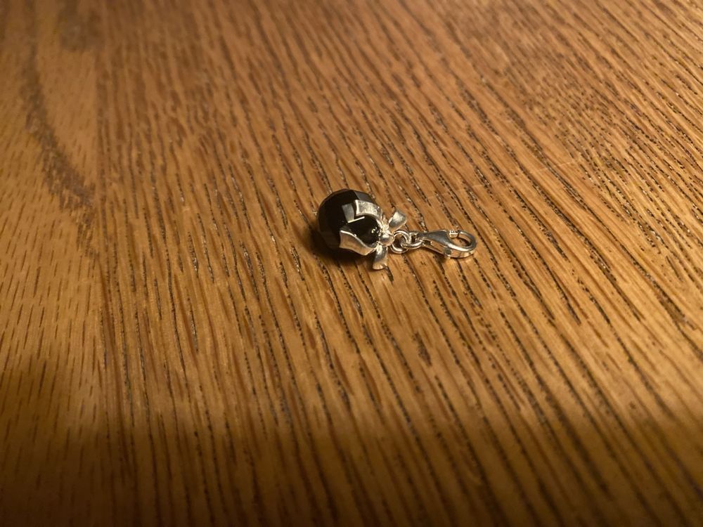 Thomas Sabo Charm schwarz mit Masche | Kaufen auf Ricardo