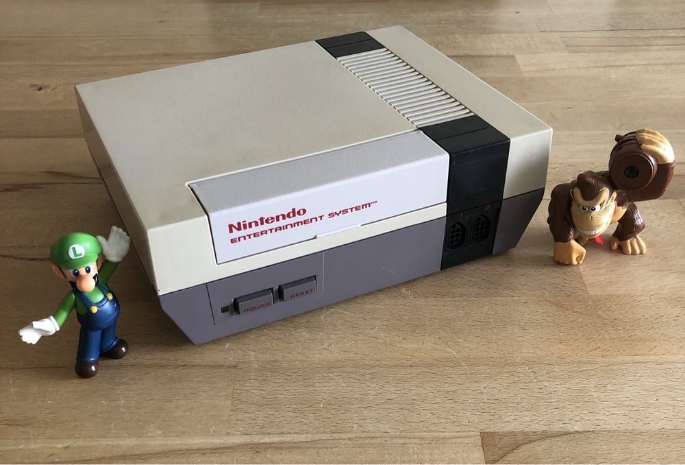 Nintendo NES Konsole aus den 80er Jahren mit Zubehör | Kaufen auf Ricardo