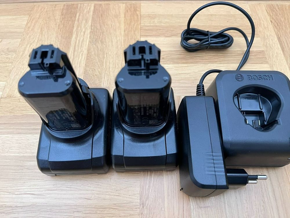 Bosch Akku 12V 2× 4.0 Ah inklusive Ladegerät. Fabrikneu (Neu und ...