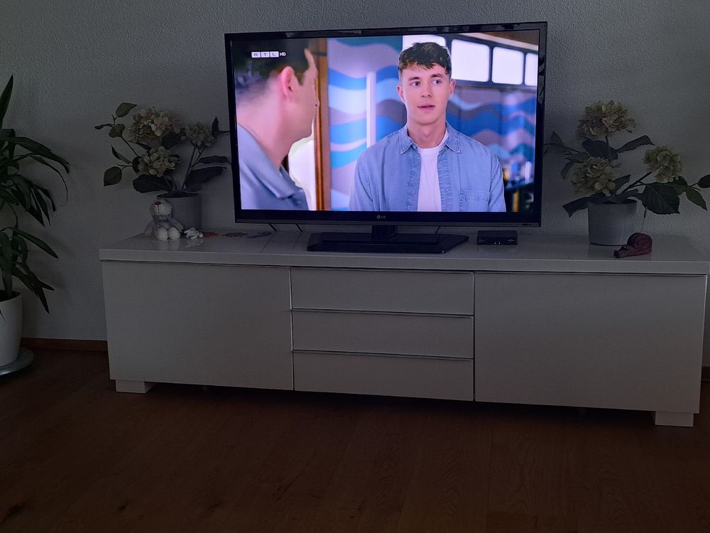 Tv Möbel, Sideboard, Ikea Besta burs, weiss (Gebraucht) in Niederbipp ...