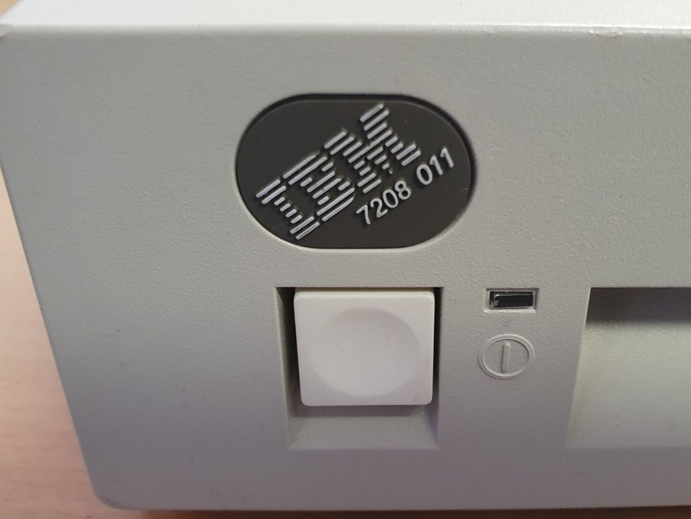 7208-011 IBM External 8mm Tape Drive Model 011 (Gebraucht) in für CHF ...